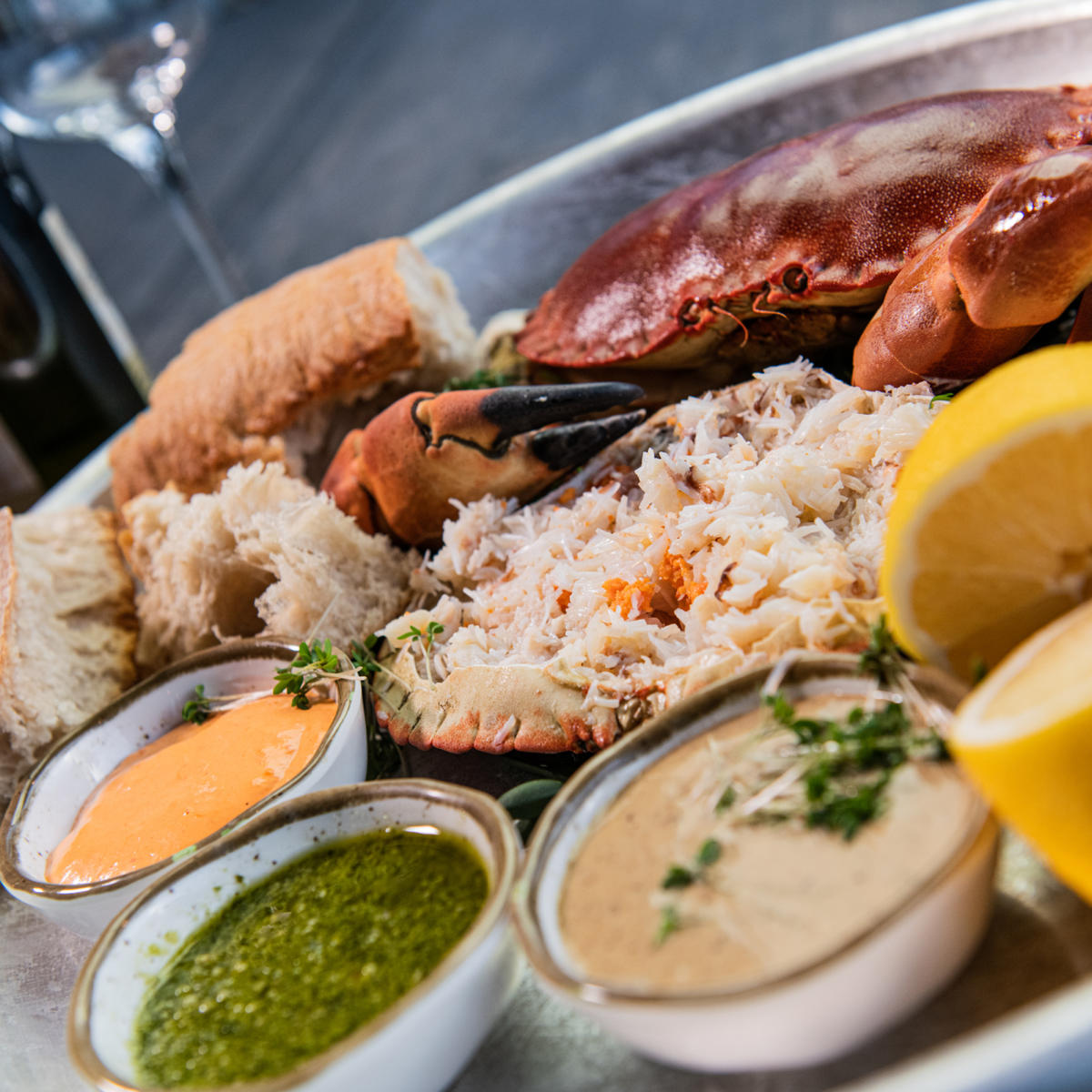 Hel kokt krabbe med dip | Oppskrifter | Krabbe.no